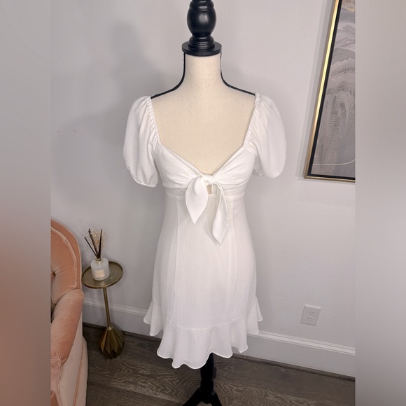 BCBGeneration | Dresses | Bcbg Knot Tie Front Puff Sleeve Ruffle Bottom ...